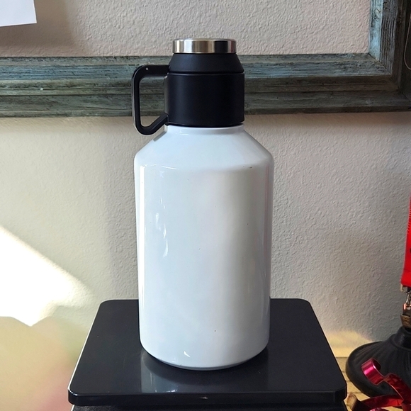 Reduce | Dining | Reduce White 64 Oz Reusable Bottle | Poshmark